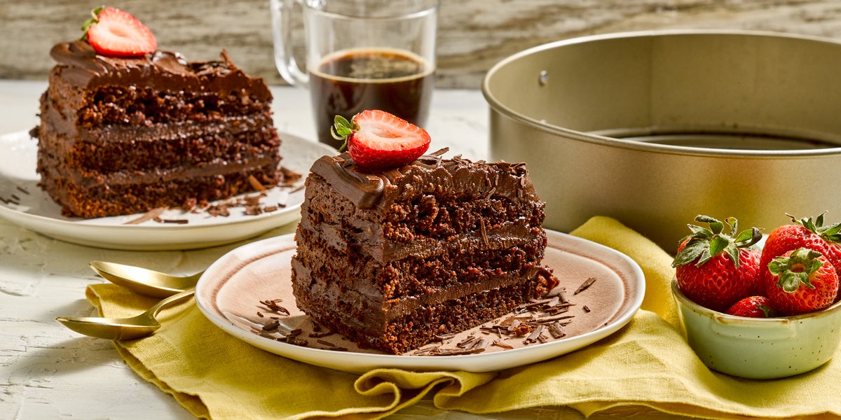 Cocina Una Torta Húmeda Triple Chocolate Recetas Nestlé